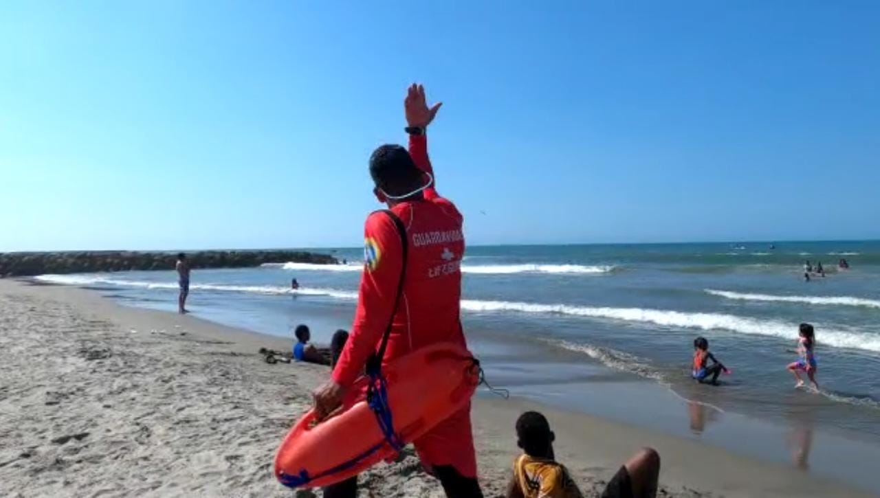 63 salvavidas cuidarán las playas en Semana Santa - Visor Caribe