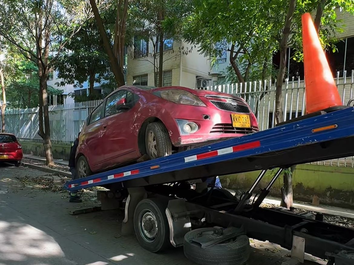 Operativos contra el mal parqueo llegan a Ciudad Jardín y se llevan ...